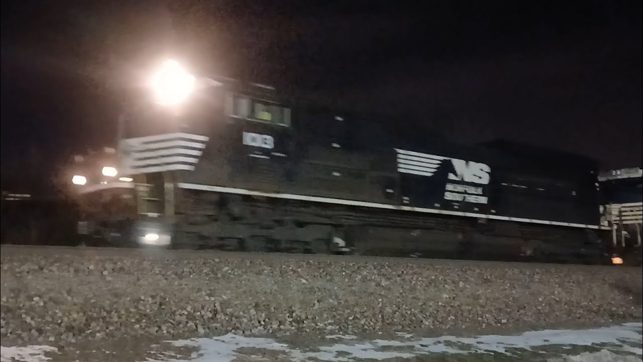 NS 1013 leads NS Manifest Train South at Fort Mitchell, KY - YouTube