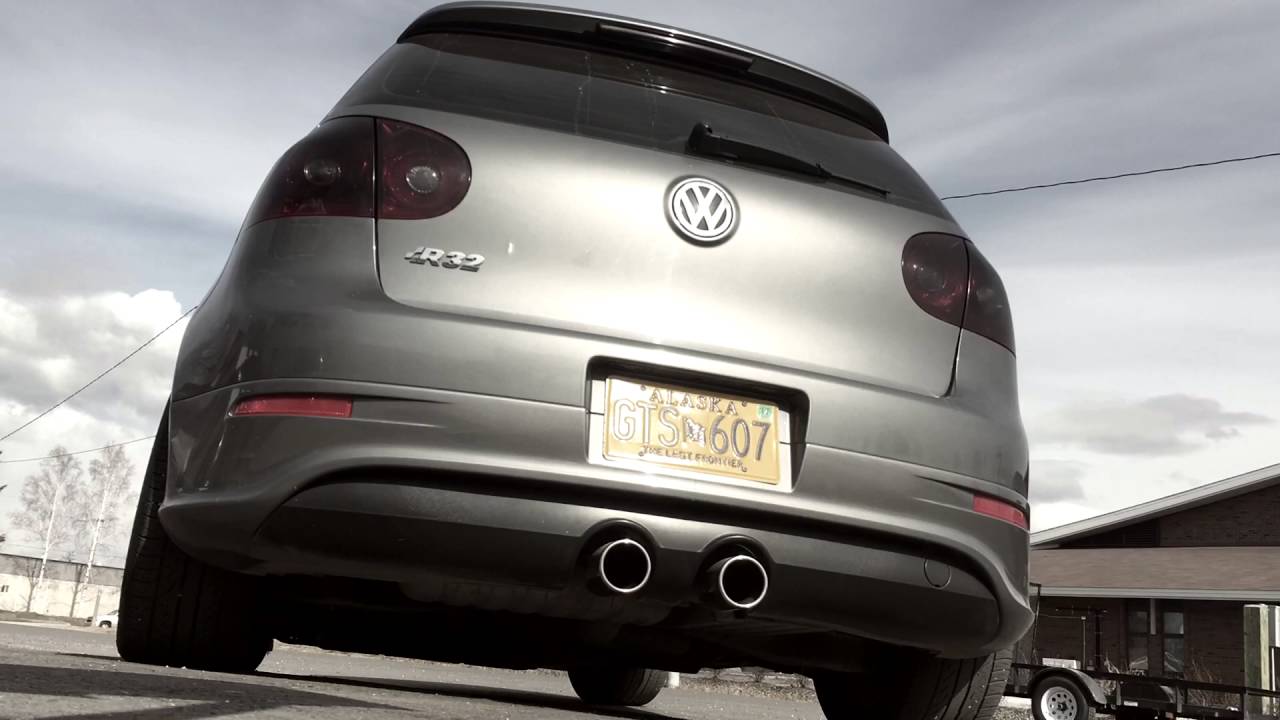 2008 Volkswagen R32 Exhaust Start up/rev/take off - YouTube