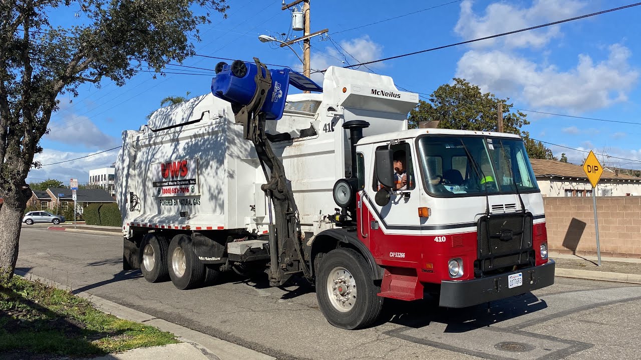 UWS McNeilus Autoreach 410 packing recycle - YouTube