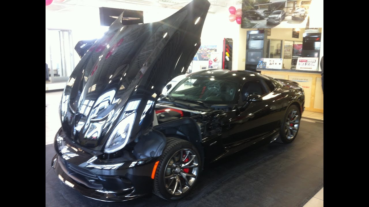 Dodge Viper Car engine compartment bay - YouTube