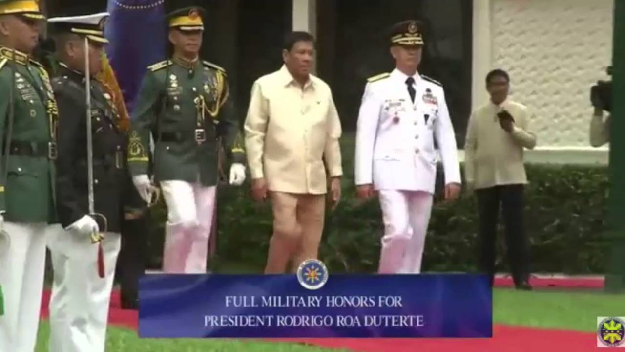 Full military honors for new President Duterte - YouTube