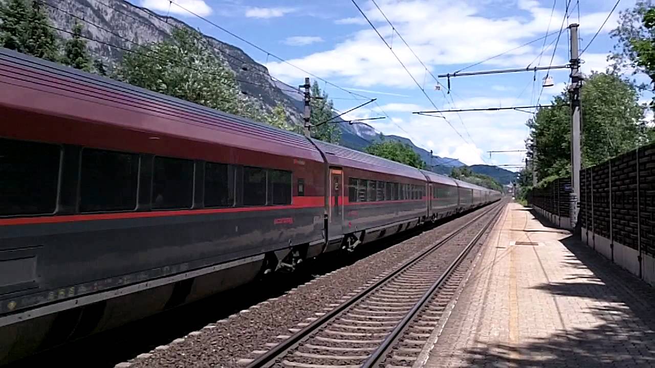 Railjet passenger Train OBB - YouTube