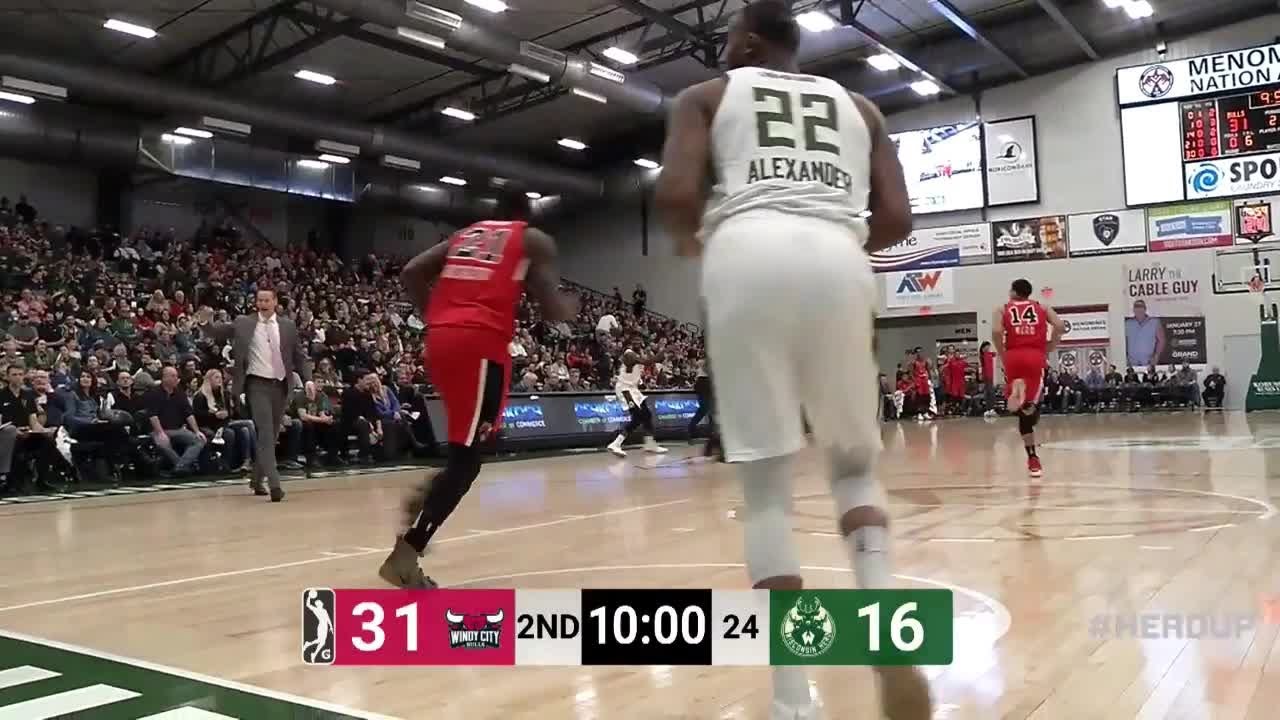 Karrington Ward flies in for the alley-oop slam - YouTube