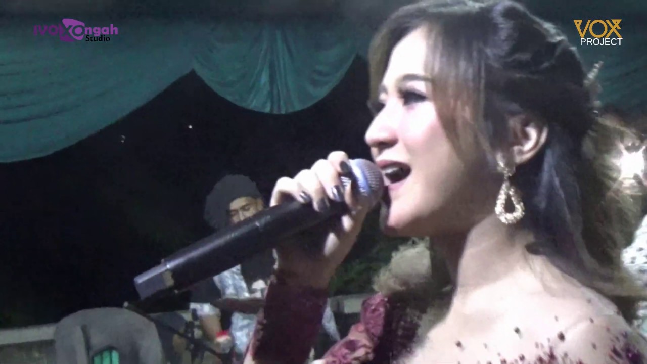 Fanny Sabila - Mojang Priangan Live @Toga Sumedang - YouTube