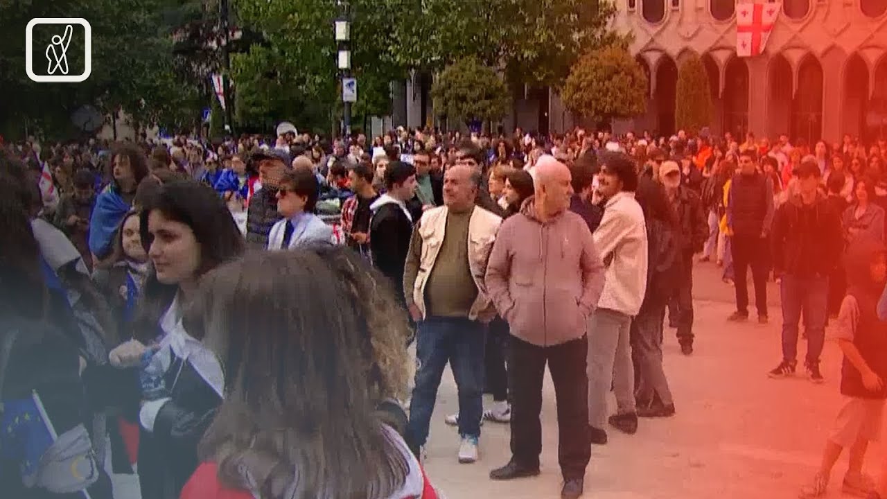 რუსთაველის გამზირზე დილიდან მოქალაქეების ნაკადი არ წყდება ვითარება