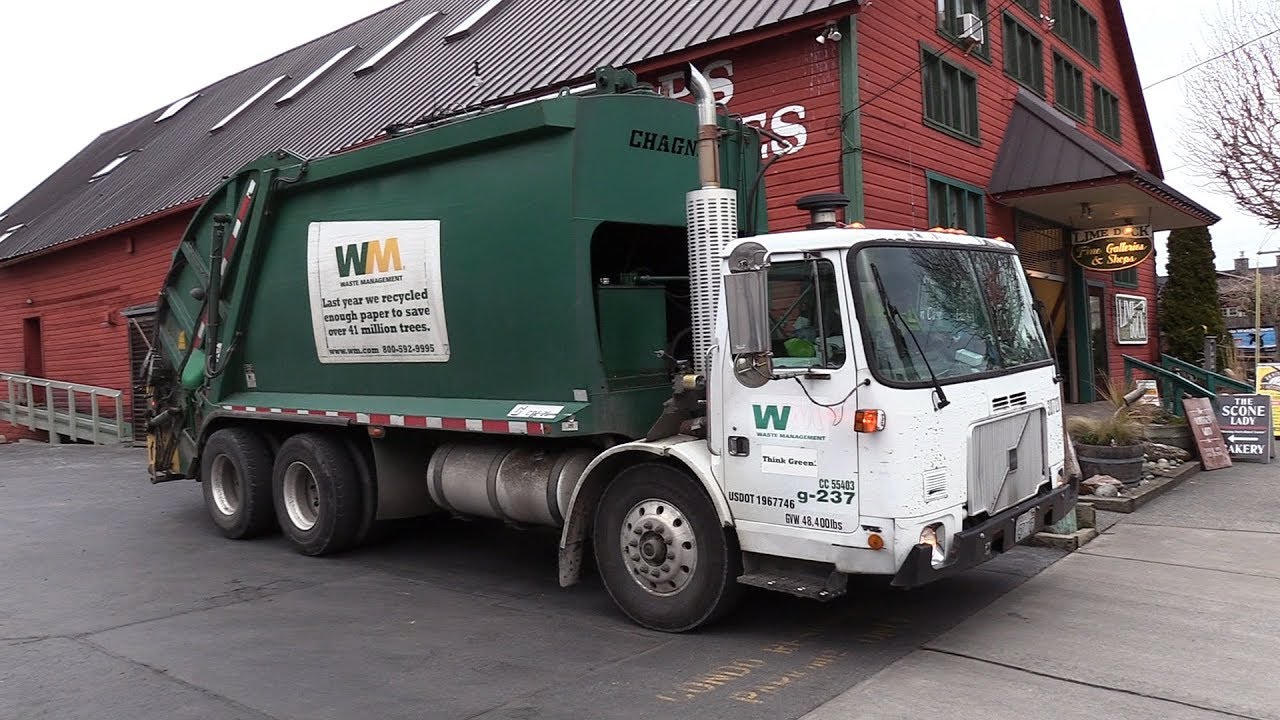 Volvo WXLL Chagnon Rear Loader - YouTube