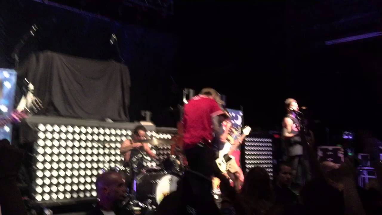 Neck Deep (Gold Steps) - YouTube