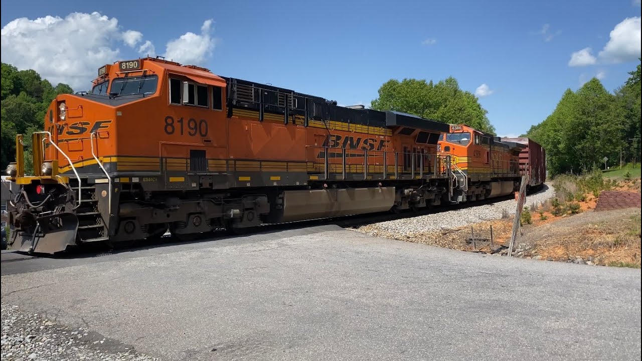 BNSF “Pumpkins” lead NS 18W - YouTube