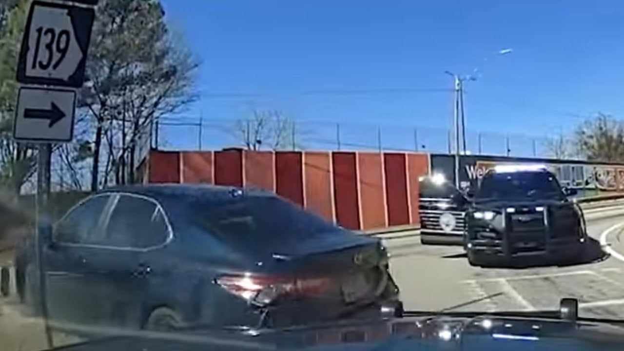 Police pit maneuver armed robbery suspects car - YouTube