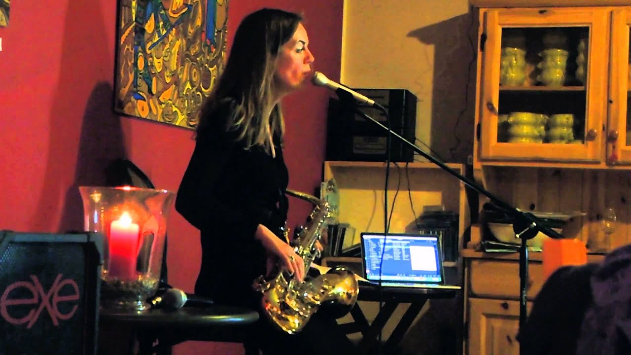 Emma plays sax and sings at 'Rio', Vorno, Lucca, Italy. - YouTube