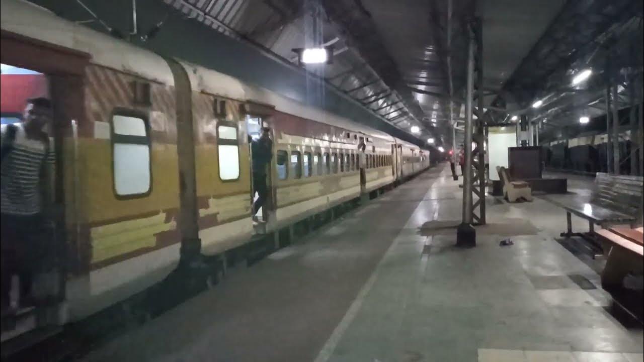 BNDM WAP 7 with 22840 Bhubaneswar - Rourkela Intercity Express arrival - YouTube