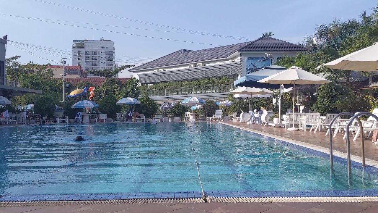 Phnom Penh Cambodia paradise pool at Phnom Penh Sports Club - YouTube