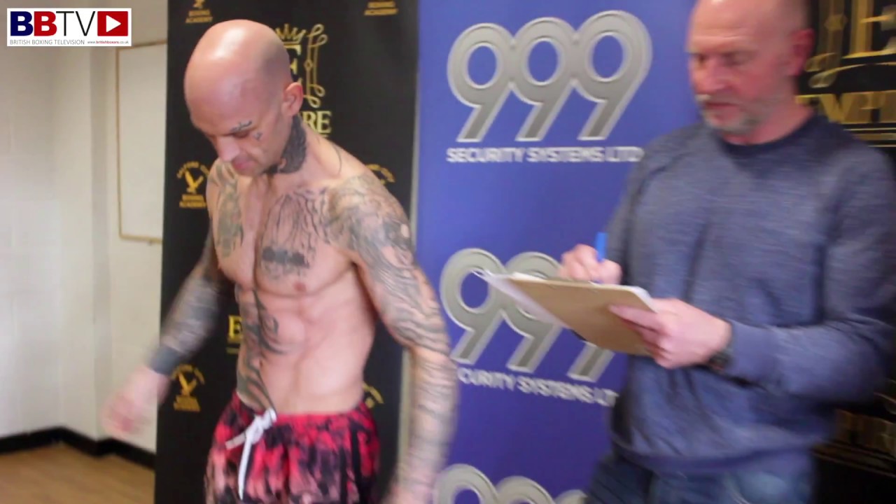 SIMON HOWARTH WEIGHS IN FOR PRO DEBUT ON SATURDAY - YouTube