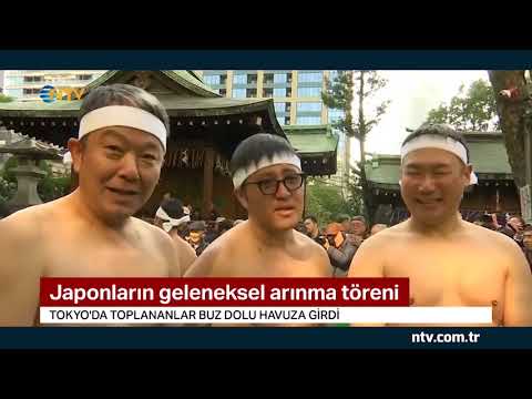 Buz dolu havuzda arınma töreni