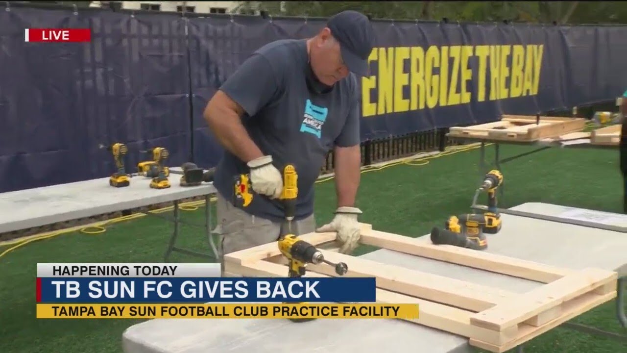 Tampa Bay Sun players team with volunteers to build beds for kids - YouTube