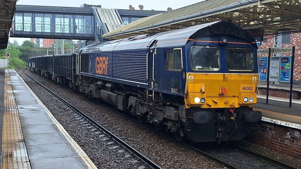 66302 Passes Altrincham - YouTube