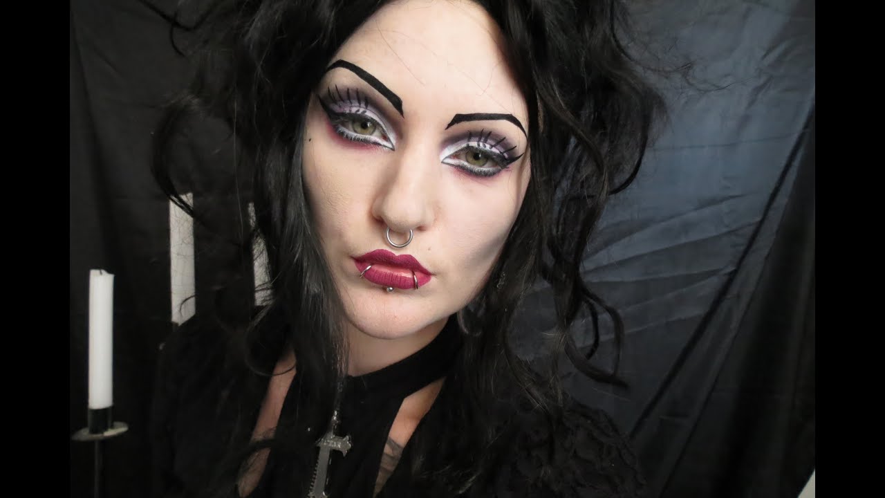 Goth Makeup || recreate goth You Tuber black Friday - YouTube