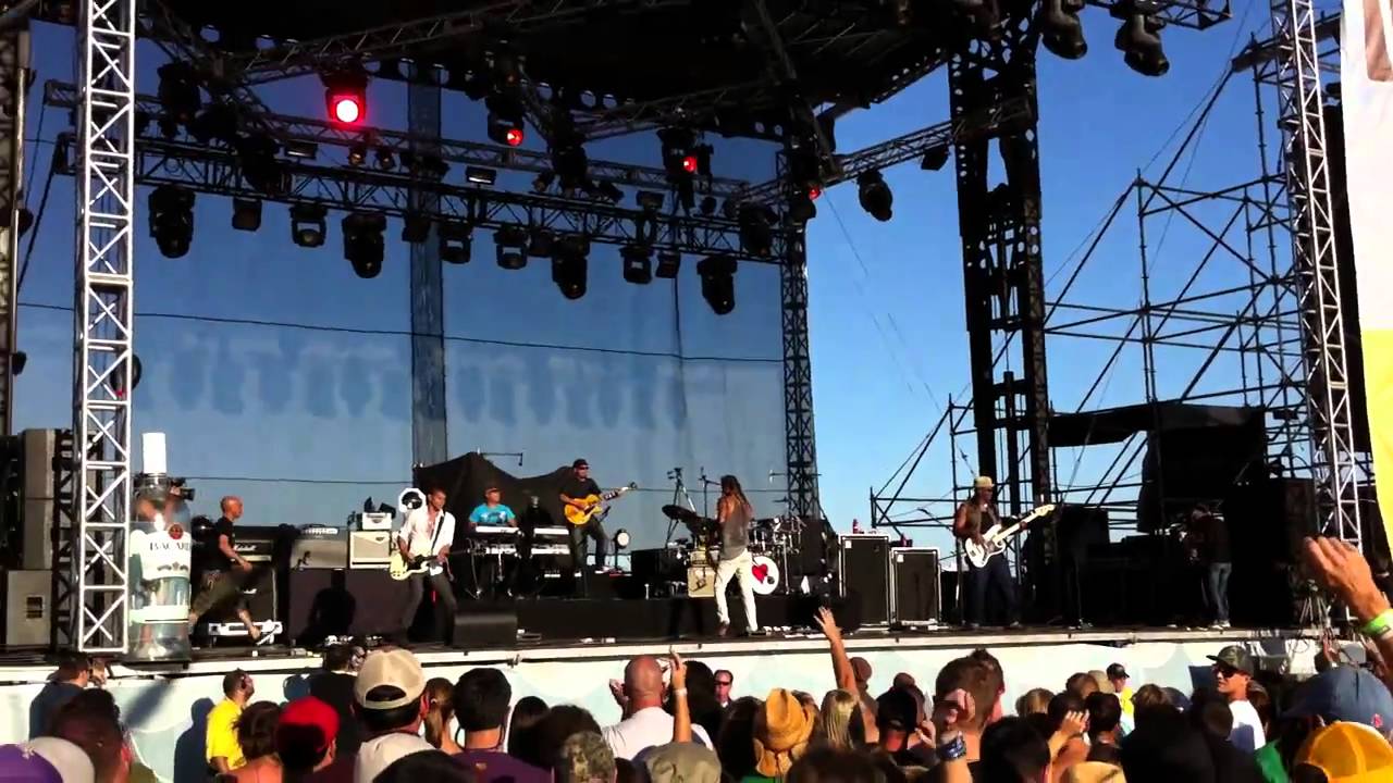 Michael Franti walks the crowd at Deluna Fest 2010 NEW! - YouTube