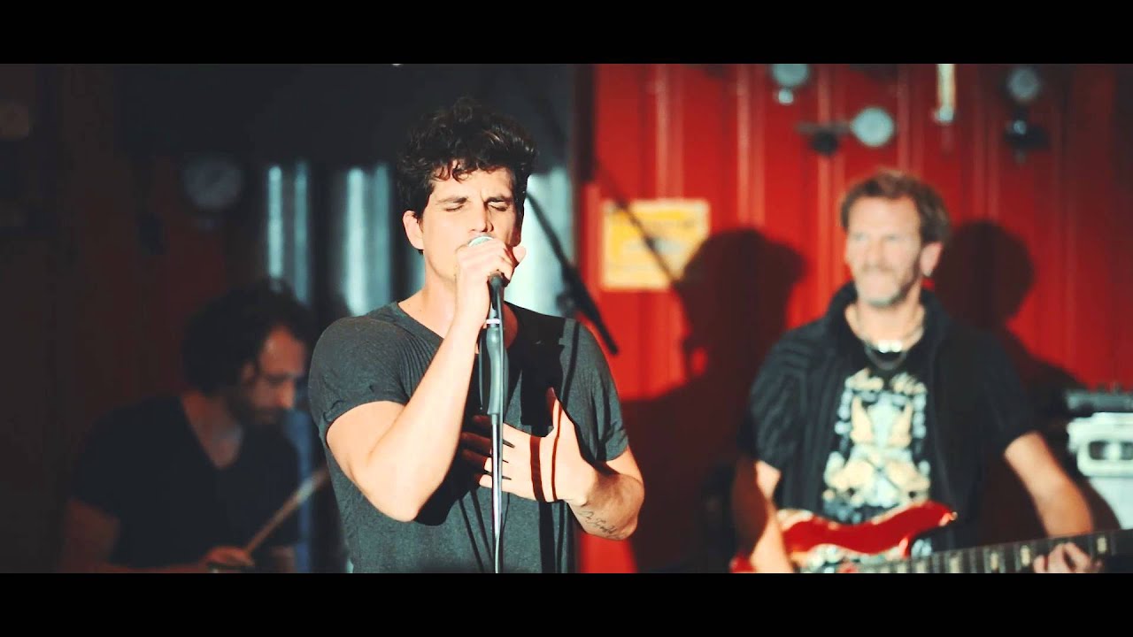 Tommy Reeve "Tomorrow" Live - YouTube