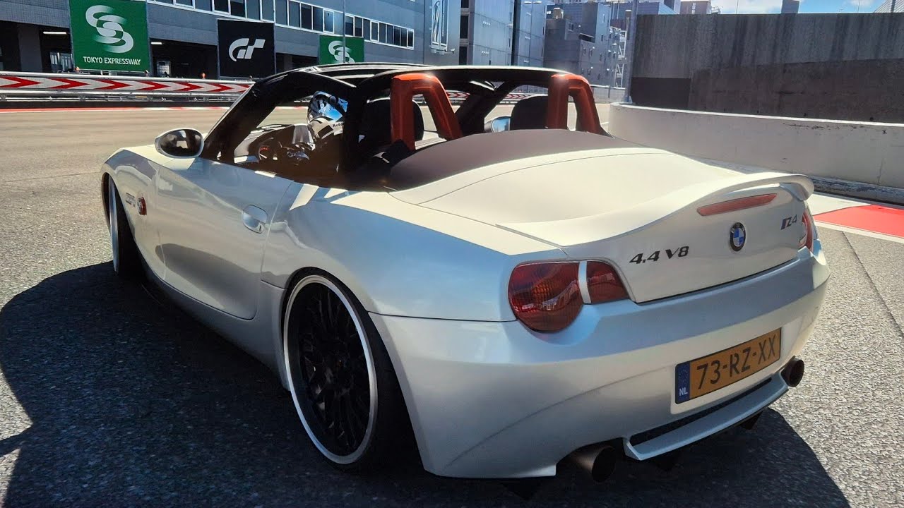 BMW Z4 4.4i V8 / 524 hp on Tokyo Expressway 🏁 - YouTube