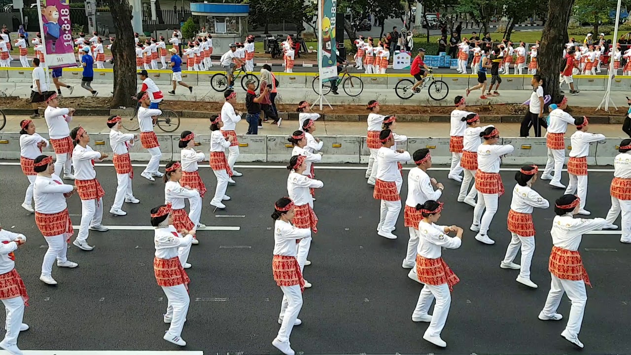Indonesia - The Largest Poco Poco Dance in The World - YouTube