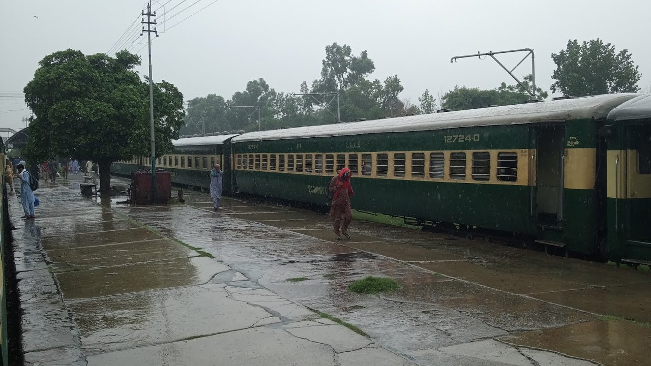 Live Raining at Lalamusa Junction | GUJRAT | Traveling | Pak Rail Tech ...