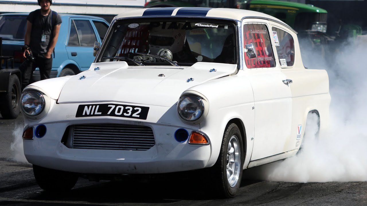 Classic Fords at Retro Show 2016 - YouTube