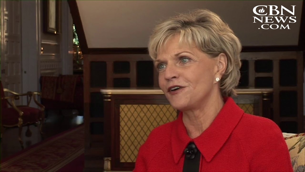 Gov. Beverly Perdue on Billy Graham - YouTube