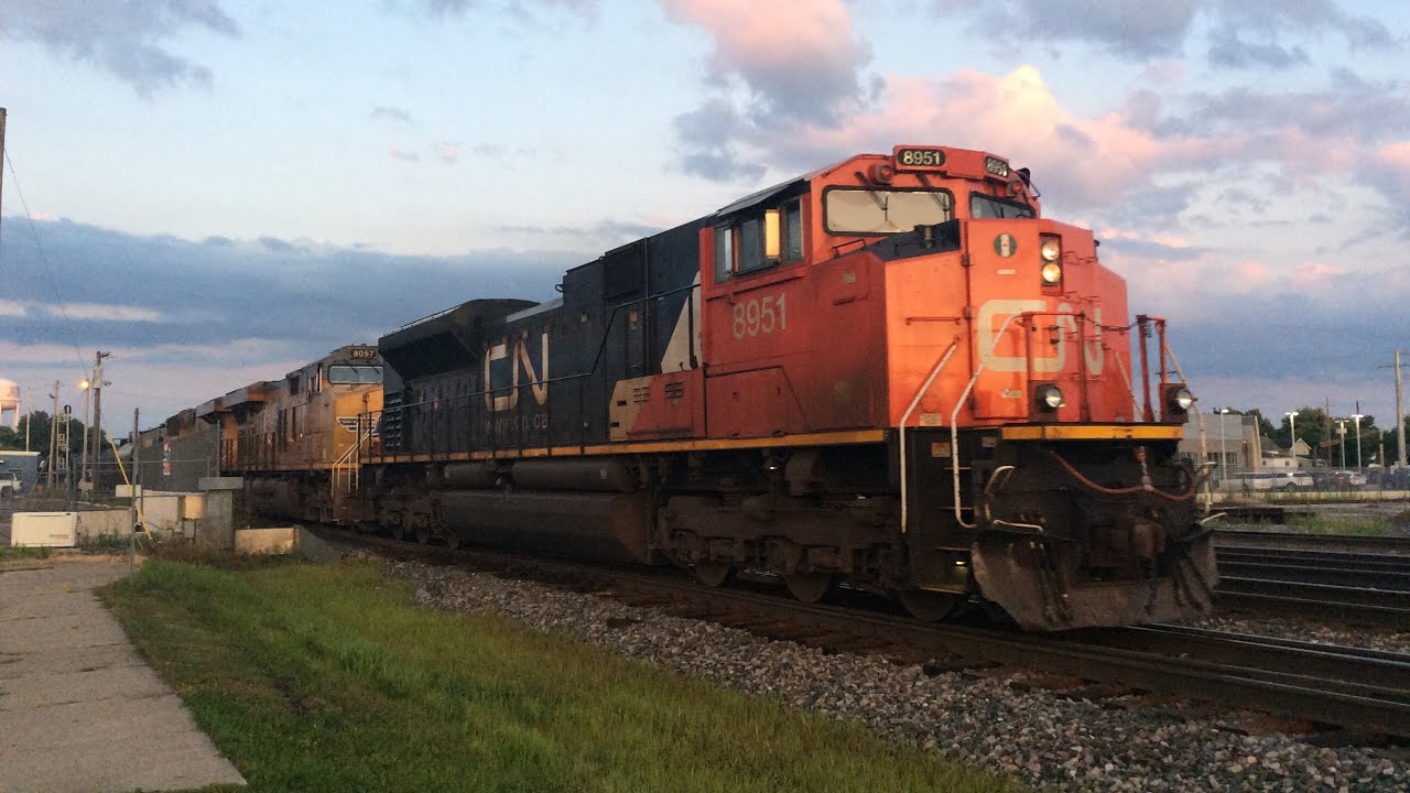 CN #8951 Leads CSX K653 through Garrett - YouTube