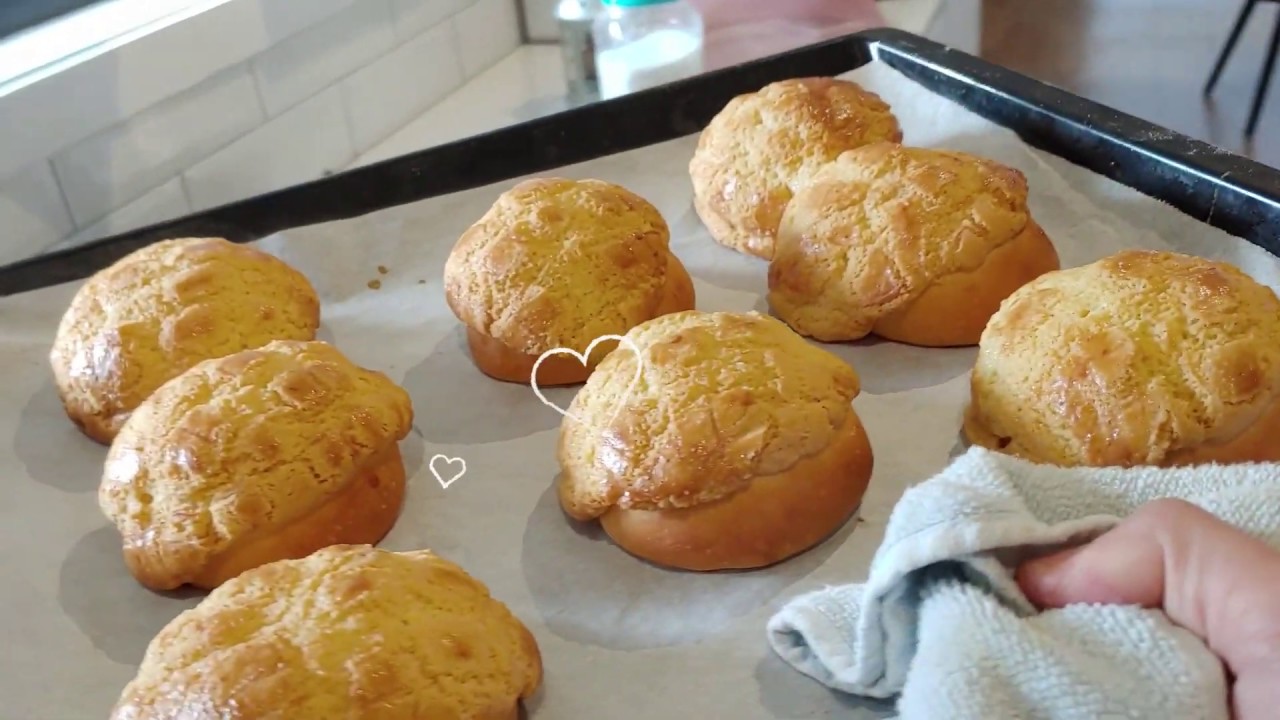 Making Super Fluffy Pineapple Bun (菠蘿包) - YouTube