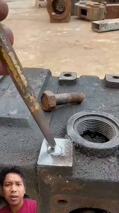 Cara Membuka baut yang patah dan berkarat #shorts - YouTube