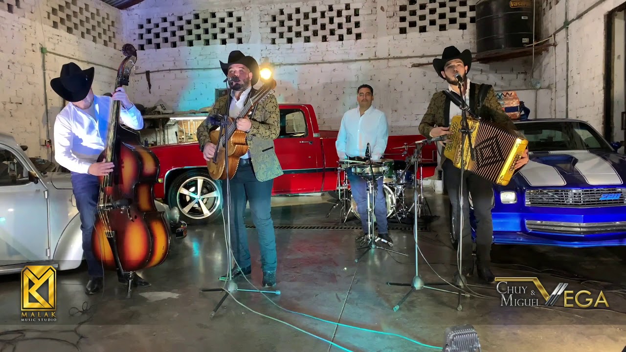 CHUY Y MIGUEL VEGA - PANCHO VILLA - YouTube