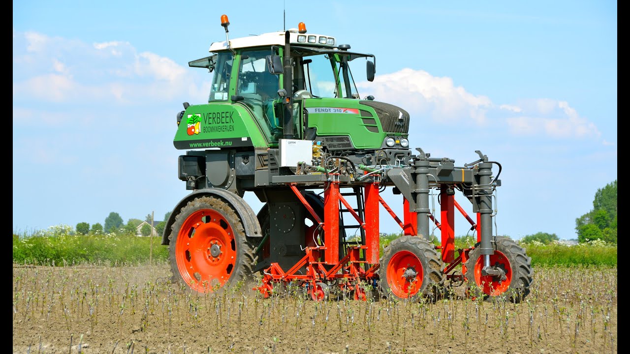 Special FENDT 310 Vario High Clearance - Hoeing apple trees - YouTube
