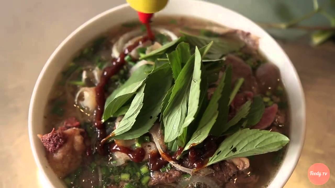 Vietnam foods: PHO BO SUON SUN - YouTube