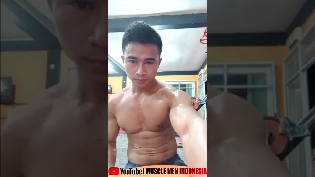 2 Cowok Kekar Berotot Sixpack Gym Bareng Keringetan - YouTube