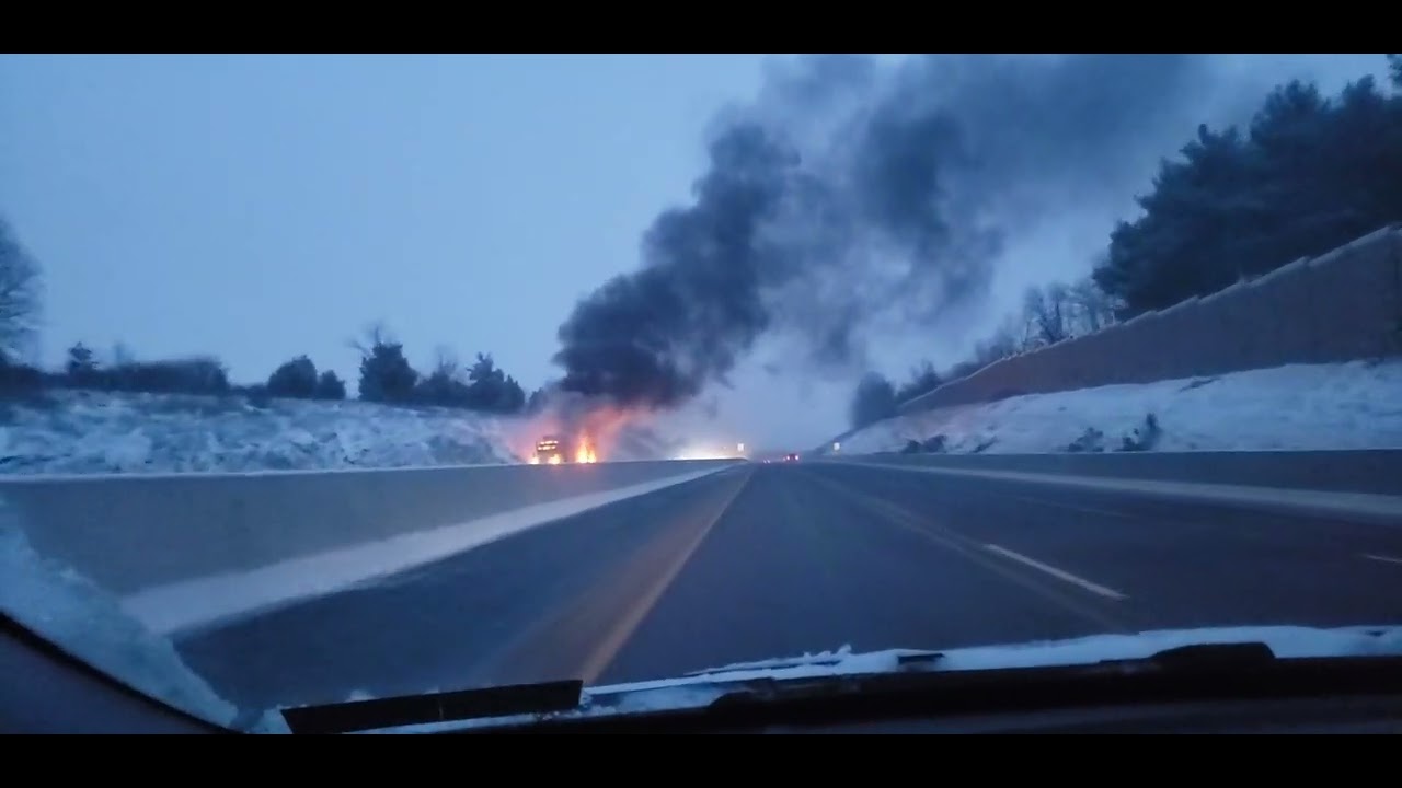 Truck Fire MP 33 I-476 - YouTube