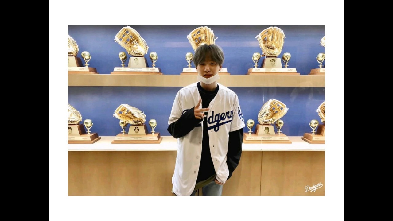 BTS SUGA watched the Major League Baseball game of LA Dodgers - YouTube