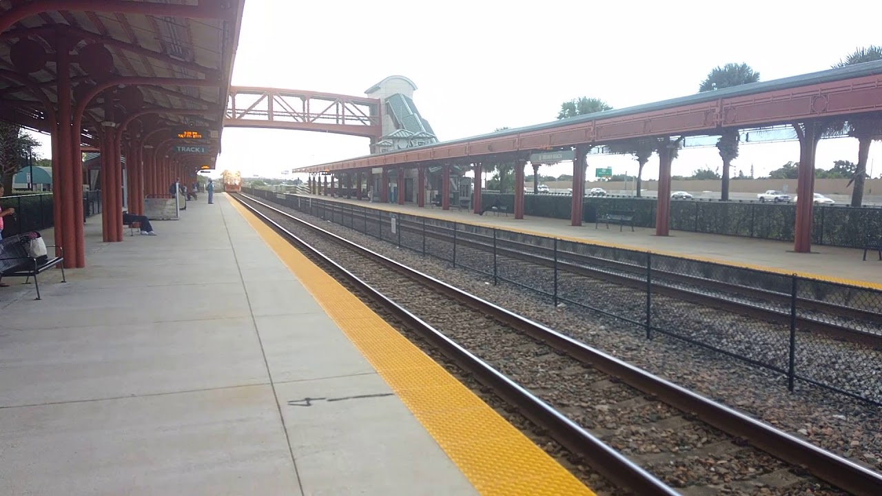 Tri-Rail GP49H-3 812 - YouTube