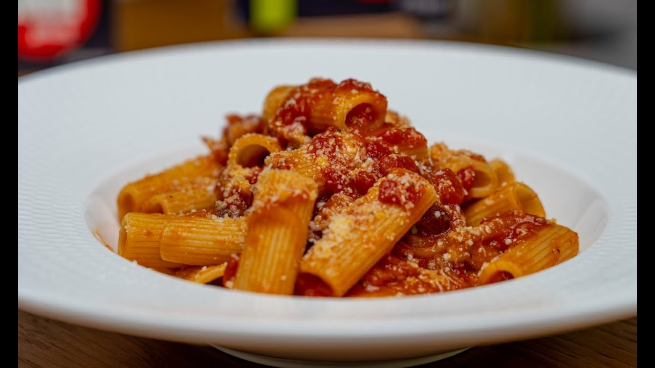 Paste Rigatoni Amatriciana - YouTube