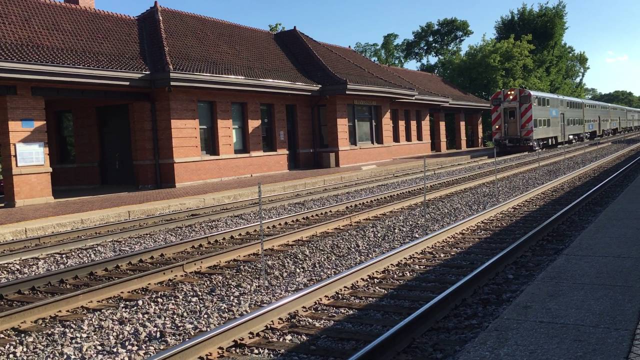 Inbound Metra 213 Express Meets Outbound Metra 197 at Riverside IL ...