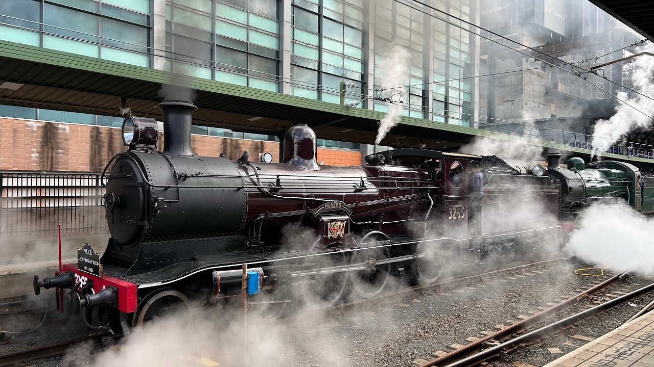 A steam train leaving platform 1 at Central - YouTube