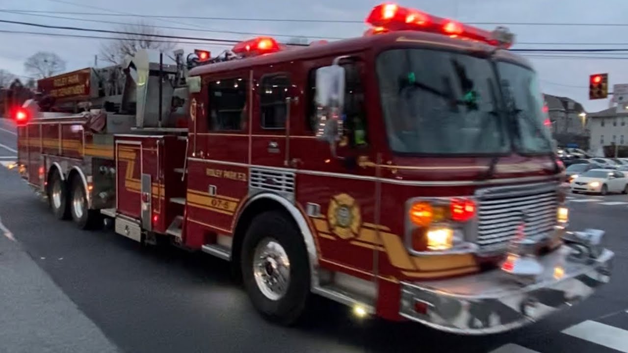 Ridley Park Fire Department Ladder 7 Responding 1-7-23 - YouTube