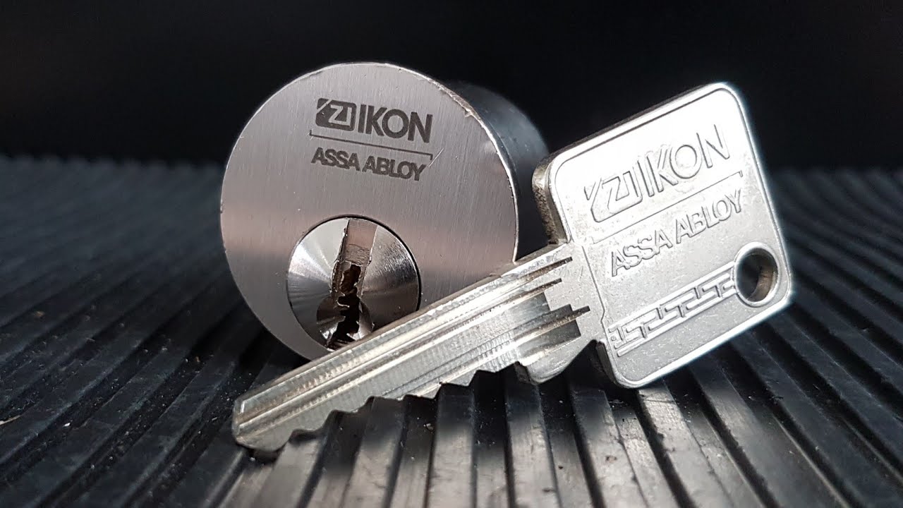 Zeiss Ikon rim cylinder picked, gutted and upgraded! - YouTube