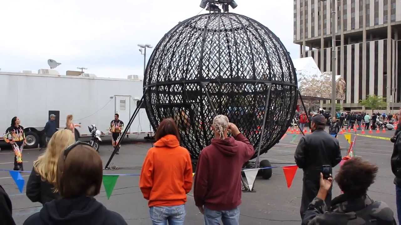 ball of death - YouTube