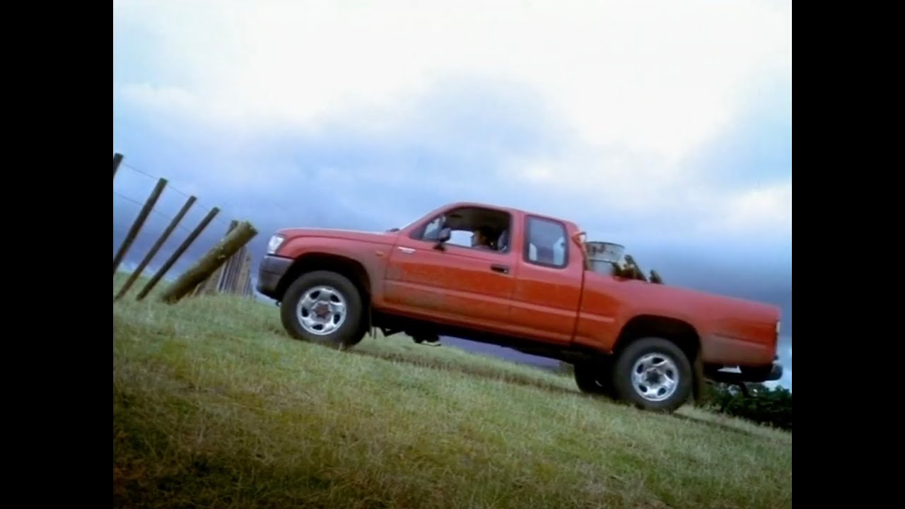 Toyota Hilux • Bugger - YouTube