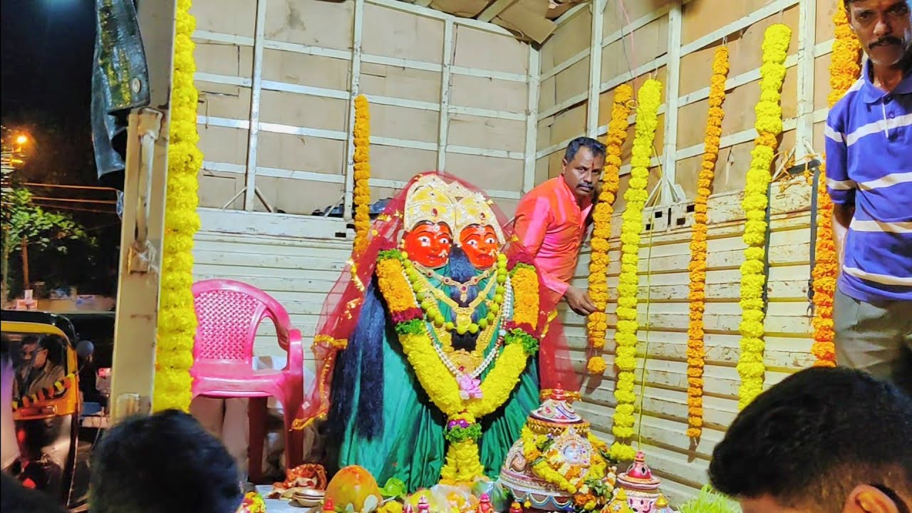 UNIQUE DEVI IDOL DEVI CHOWK JOSHI MITRA MANDAL DEVI VISARJAN SHOW LUCKY ...