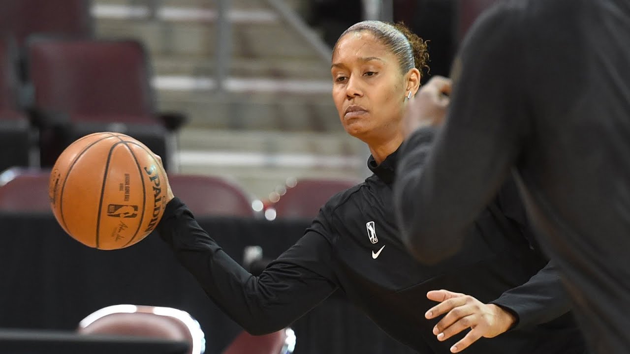 Erie BayHawks assistant coach Mery Andrade talks basketball - YouTube