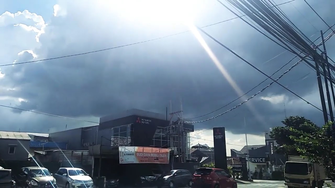 Fenomena Langit Jalan Raya Tajur Kota Bogor - YouTube