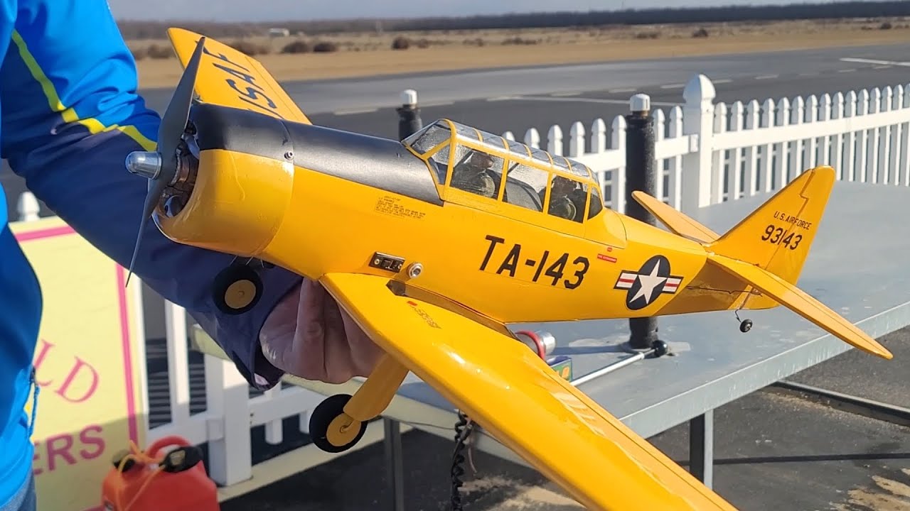 HOB T-6 TEXAN-RETRACTS-GLOW .10 POWERED - YouTube