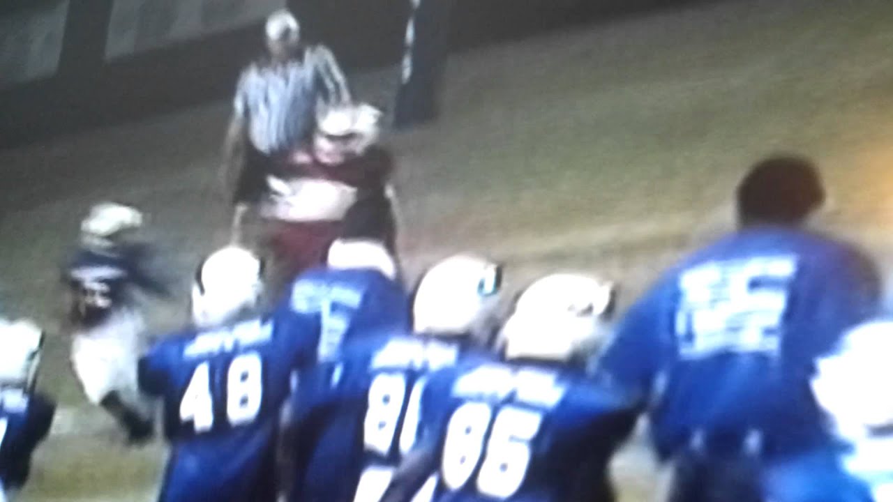 Nose Guard of youth football makes tackle - YouTube